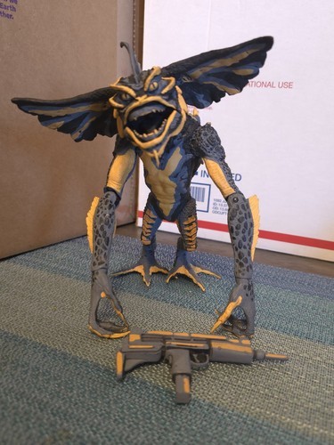 NECA Gremlins 2 Video Game Tribute Series Mohawk Action Figure With Gun ...