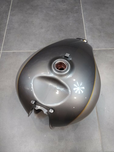 Triumph America / Speedmaster (03-07) Carb Model Fuel Tank Grey/Silver ...