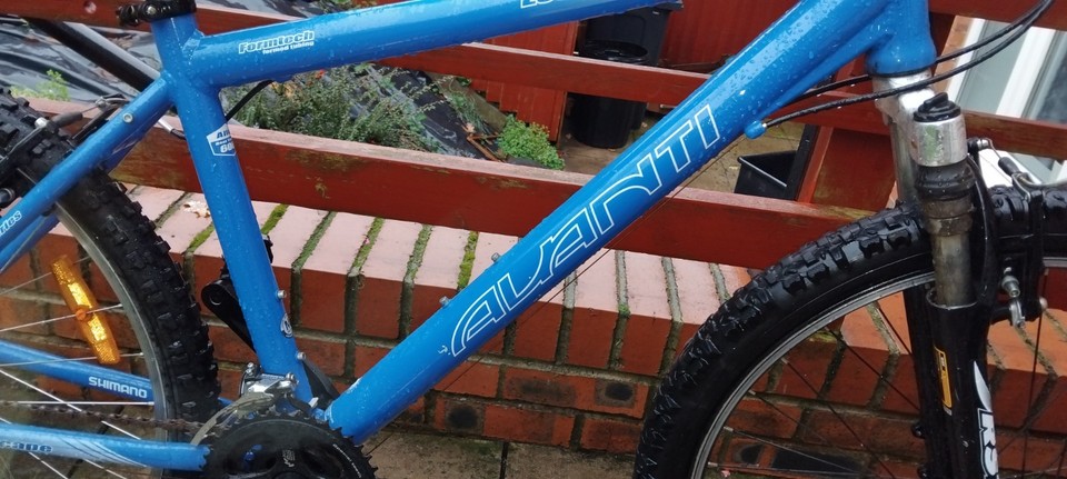 Avanti Mountain Bike Steel 26 Inch Wheels Front Suspension Kids / Mens ...