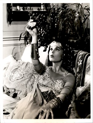 LG84 Original Photo BEAUTIFUL ACTRESS ROMAN PRINCESS EATING GRAPES FILM ...