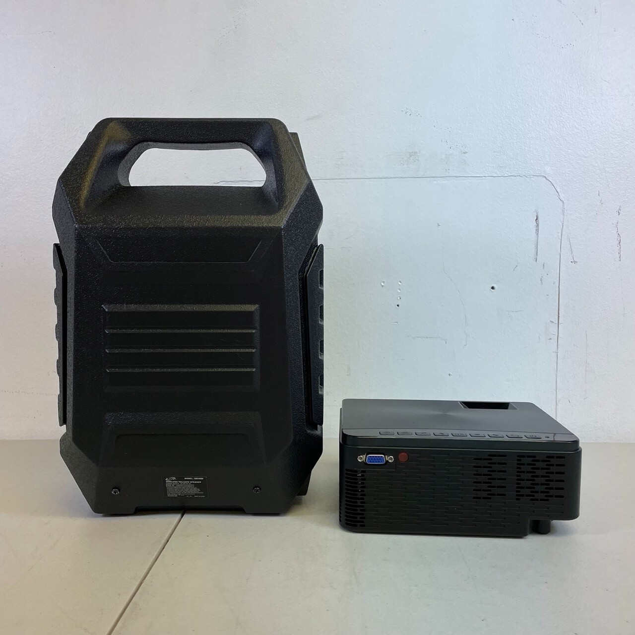 iLive Pop Up Movie Theater Kit w/ Screen. Projector & Speaker ...