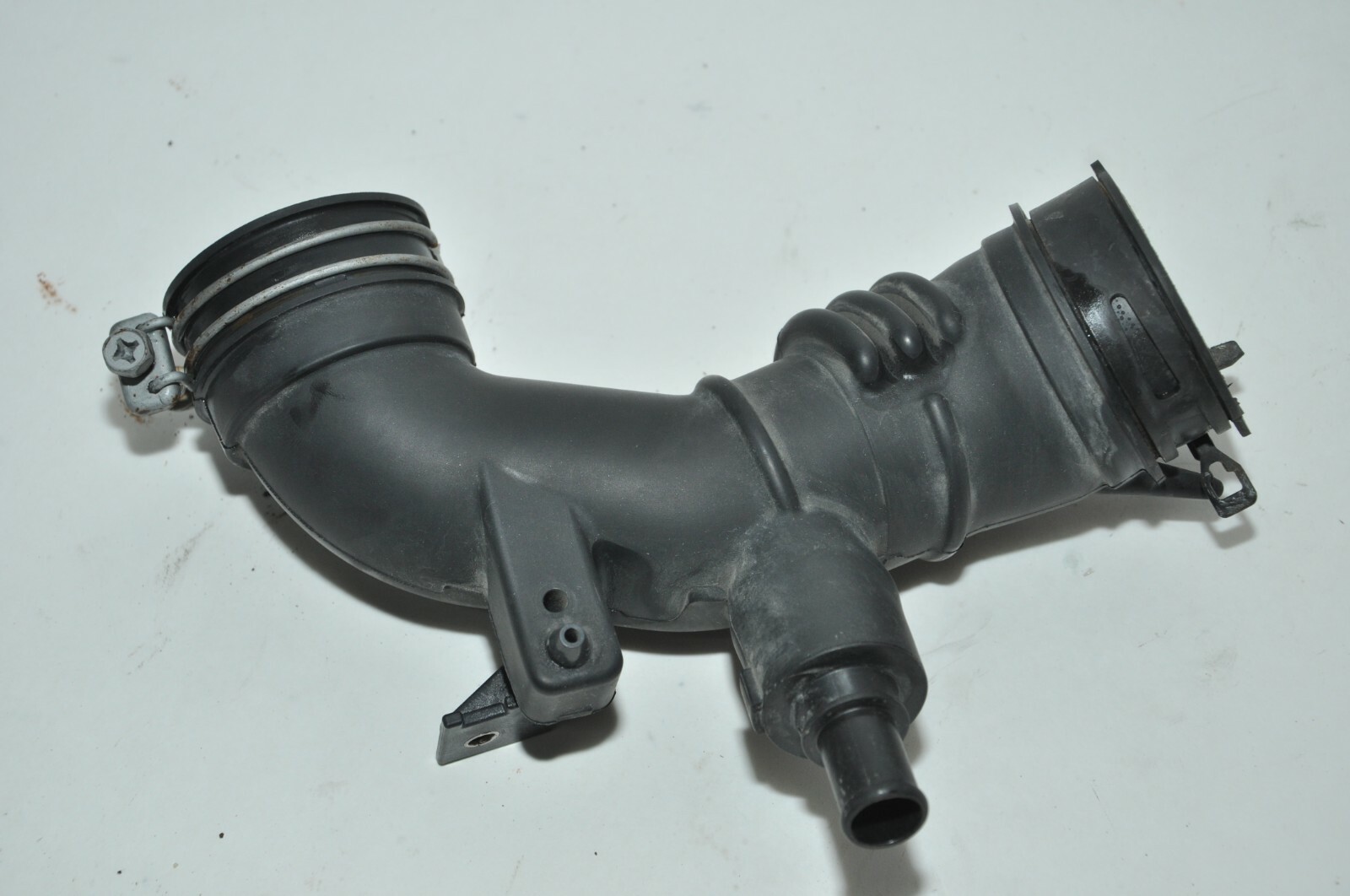 2012-2018 TOYOTA PRIUS C Hybrid Air Intake Cleaner Pipe Tube Hose OEM ...