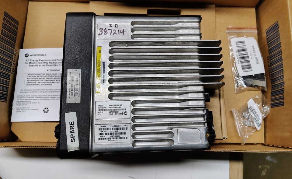 NEW w Box Motorola XPR 4550 AAM27JQH9LA1AN VHF 136-174 Mhz 160 Ch w Mic ...