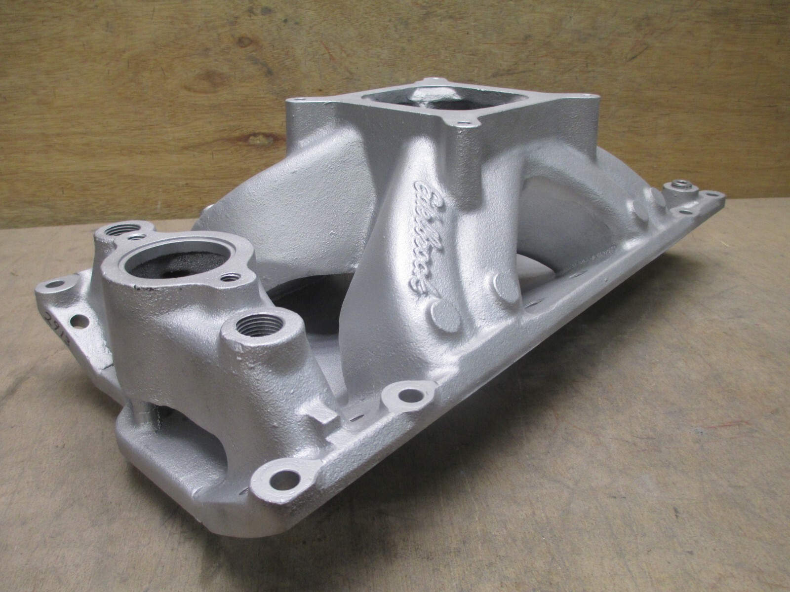 Vortec Edelbrock Super Victor 2913 Small Block Chevy Intake Manifold ...