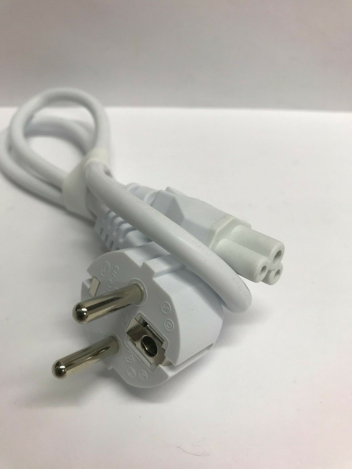 EU to C5 CloverLeaf Power Lead Moulded Plug 0.7m - White | eBay UK