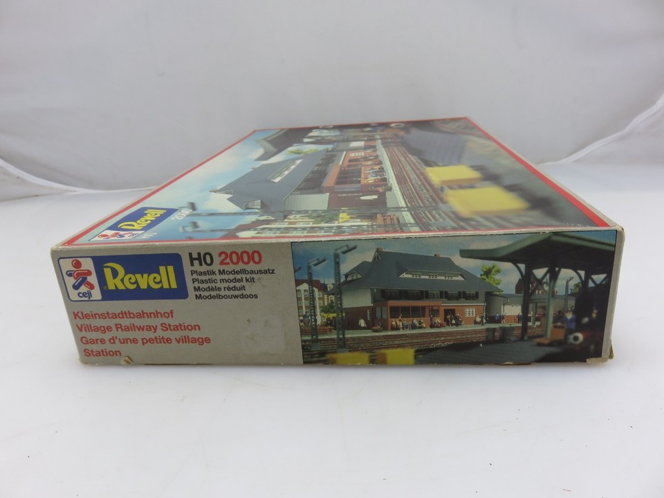 Revell VILLAGE RAILWAY STATION HO Scale Model Kit Railroading UNBUILT ...