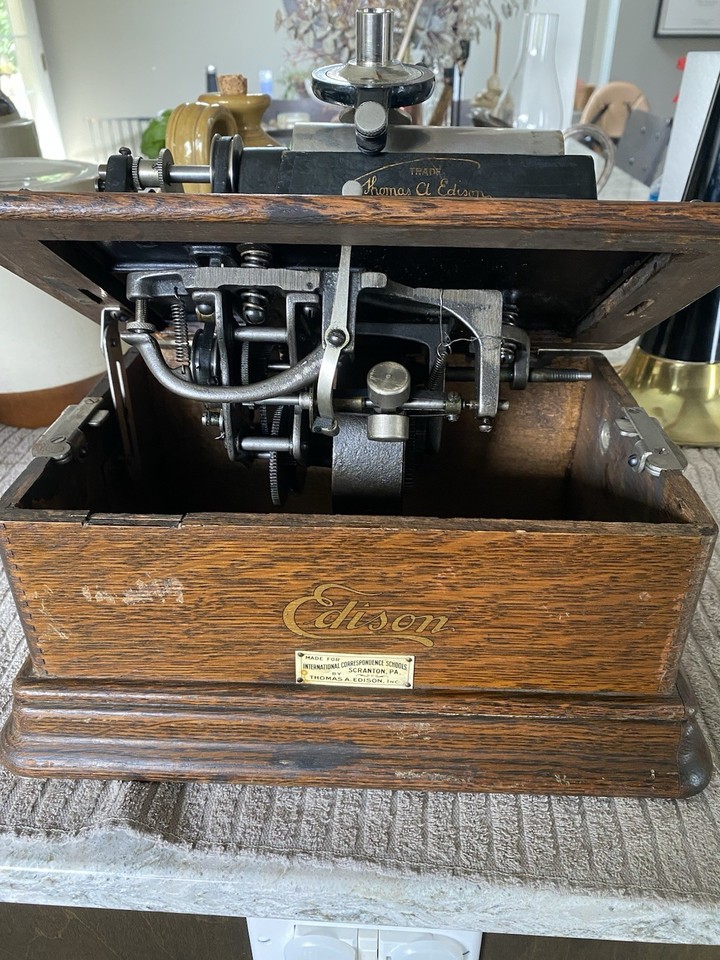 Edison Home 2/4 Minute Phonograph Model D With Horn, And 1 Song ...