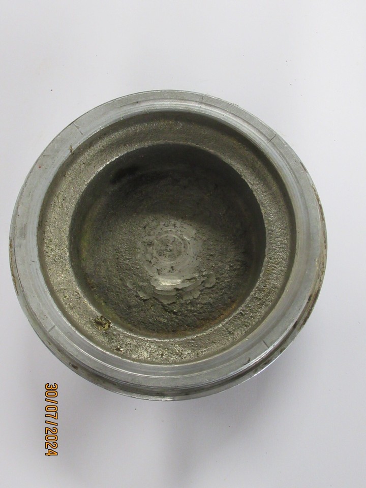 American La France Motorcars Original threaded screw on hub cap Hubcap ...