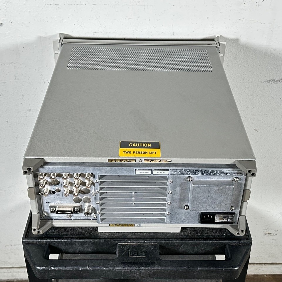 HP / Agilent 8644A 0.26 to 1030 MHz, Opt 003, 007 Synthesized Signal ...