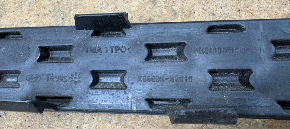 2019-2020 HYUNDAI Santa Fe Bumper Components-Center Molding 86699S2010 ...