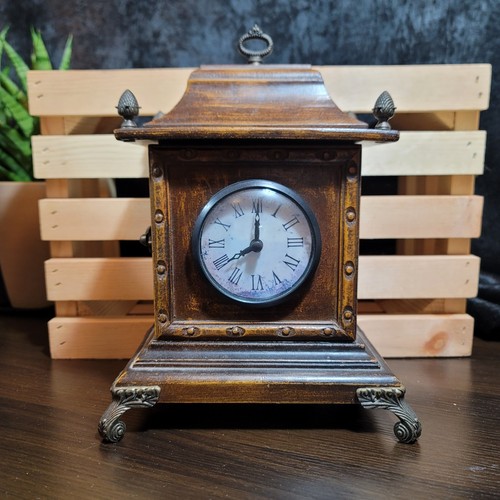 TIANGUAN Quartz WOOD SHELF CLOCK w/Door 3 Hooks Ornate Feet Finials ...