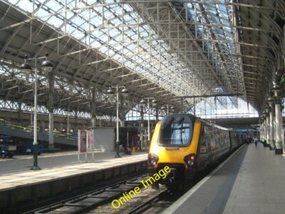 Photo 6x4 Manchester Piccadilly Station interior With a train bound for ...