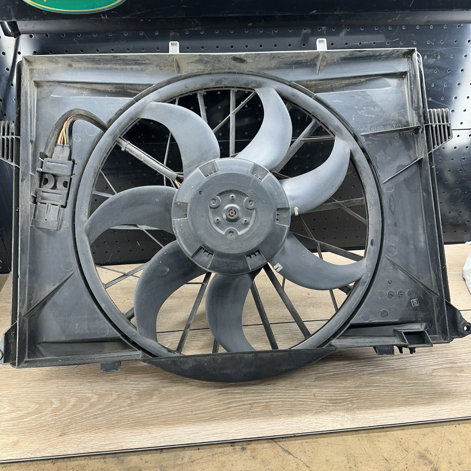 03-12 Mercedes R230 SL500 SL550 Engine Motor Cooling Radiator Fan ...