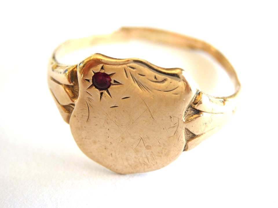 Shield-shaped 9ct. yellow gold signet ring. Damaged. | eBay Australia