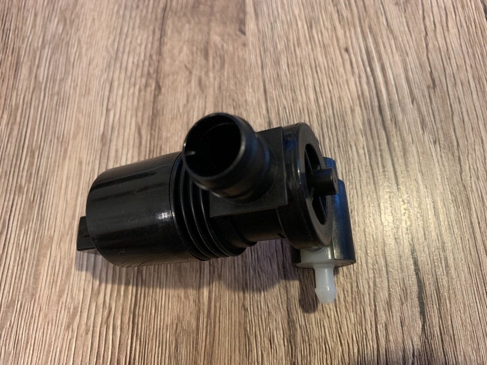 Land Rover Freelander 2 LR2 OEM Front / Rear Windscreen Washer Pump ...