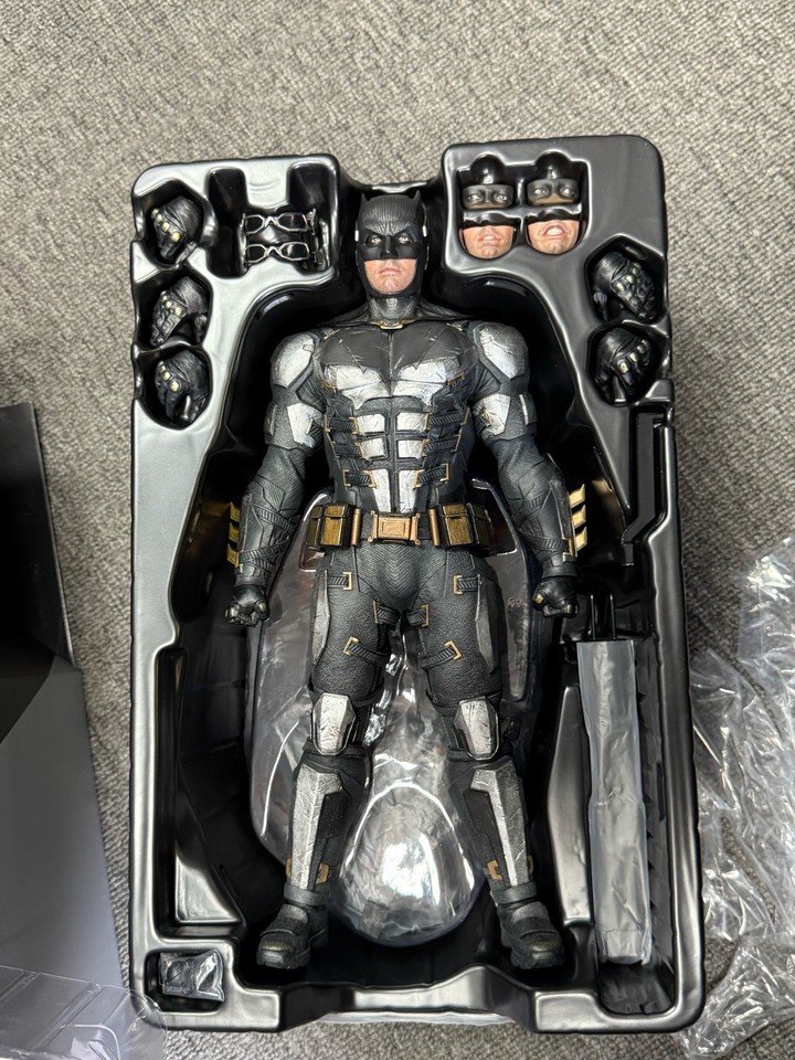 custom hottoys 2.0 batman repaint muscle buff，hand modify | eBay