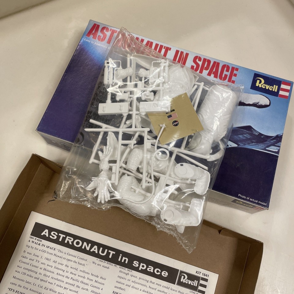 Revell Astronaut in Space Model Kit 1968 6” Figure H-1841 Vintage | eBay