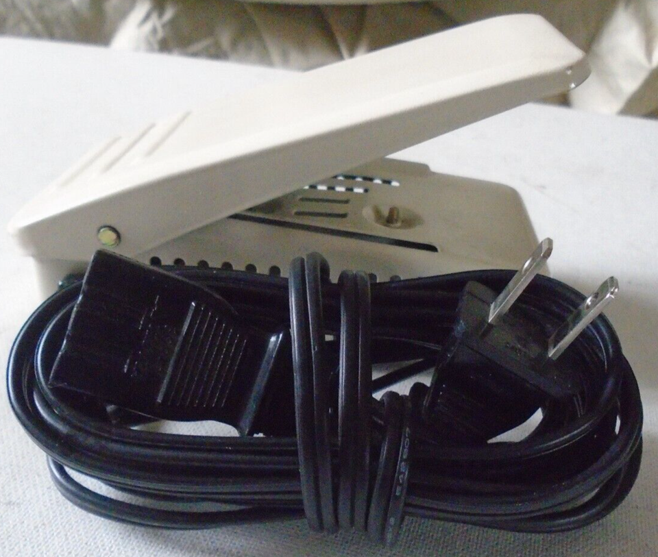 Singer 4572 Automatic One Step Buttonhole Sewing Machine FOR PARTS ONLY ...