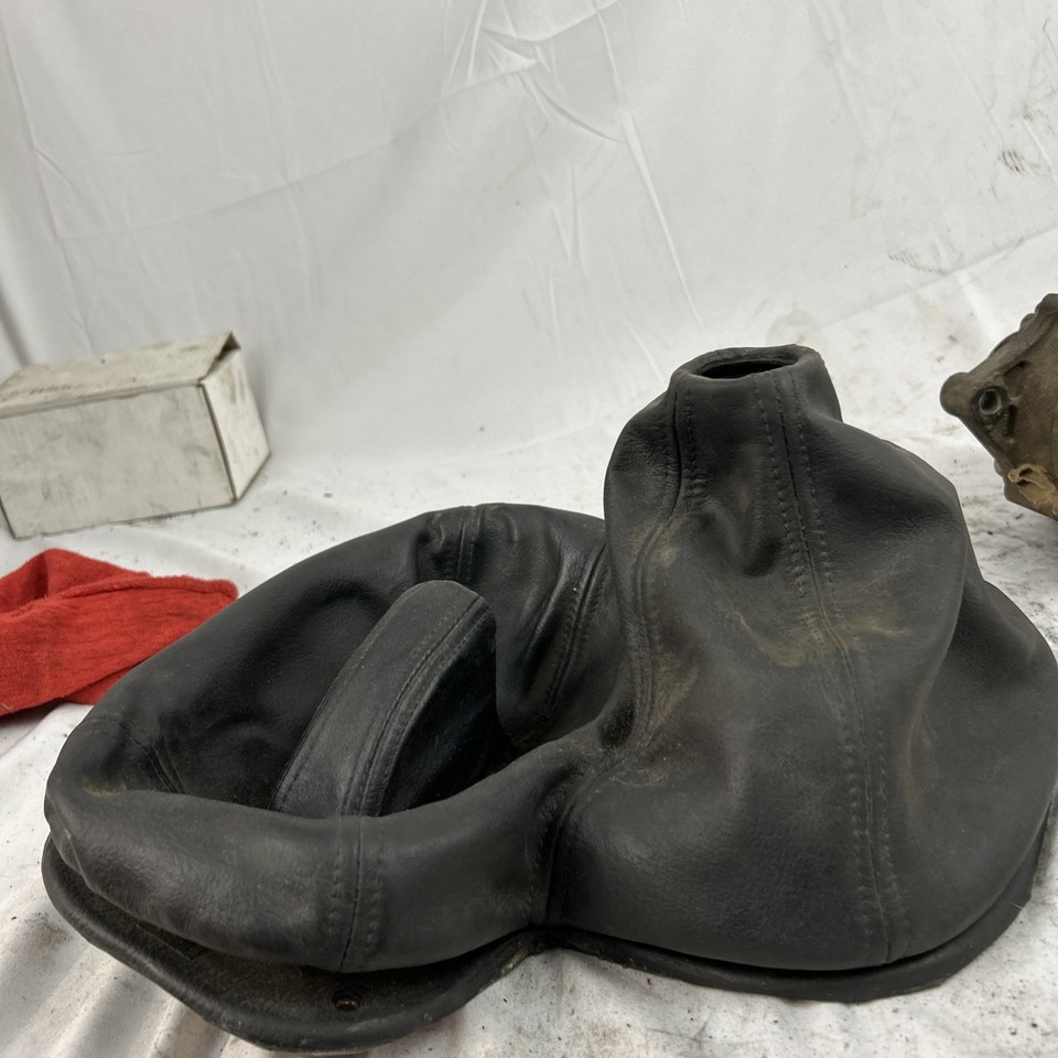 94-02 Dodge Ram Manual Transmission Shifter Boot w/ 4x4 Opening OEM 2nd ...