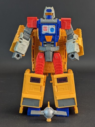 Transformers Dramatic Capture Mainframe complete Takara WFC Kingdom ...