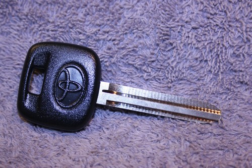 90999-00199 Key Blank - Uncut Master Key - Genuine Toyota OEM - Camry ...