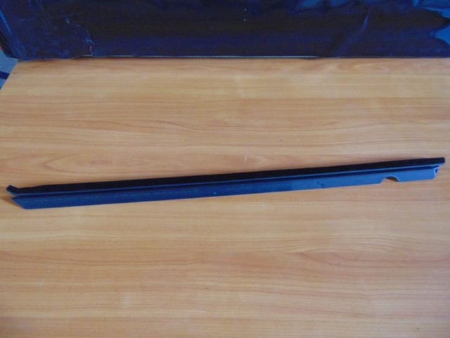 Brand New Genuine Mercedes Front Left Window Sealing Rail - W204 ...