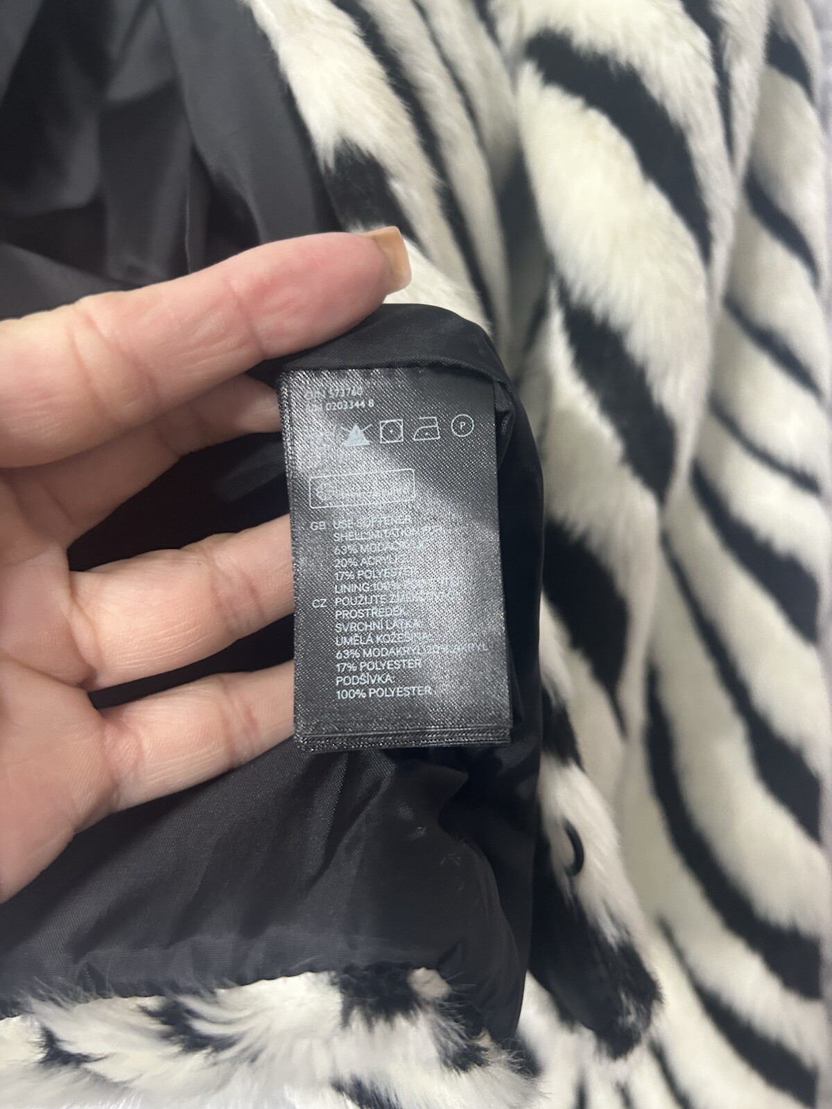 Divided By HM Zebra Print Short Jacket Soft Faux Fur Black & White Sz ...