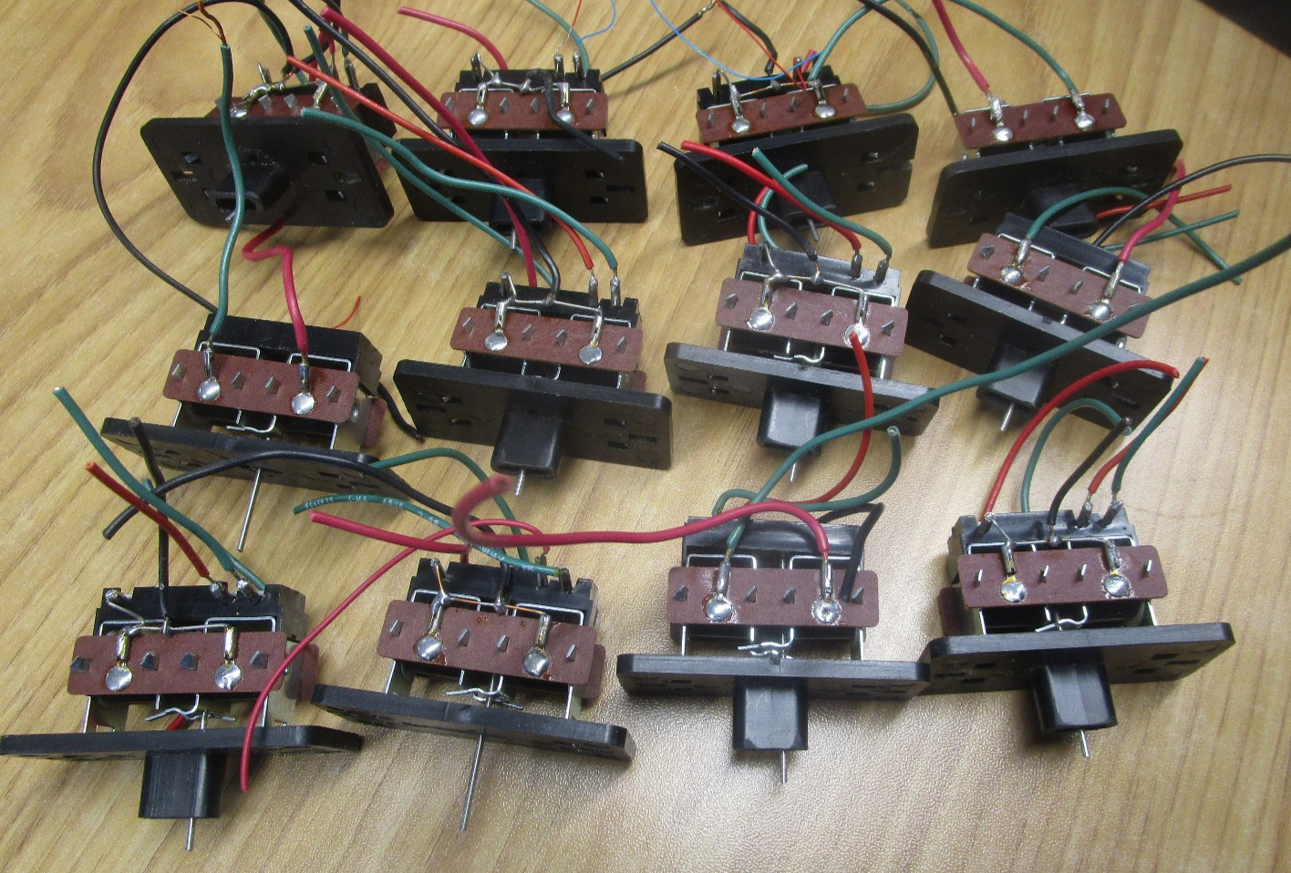 Twelve (12) Standard Switch Machines by Peco (PL10) | eBay