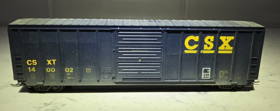 Roundhouse HO Scale CSX 50' Box Car #140002 lightly weathered | eBay