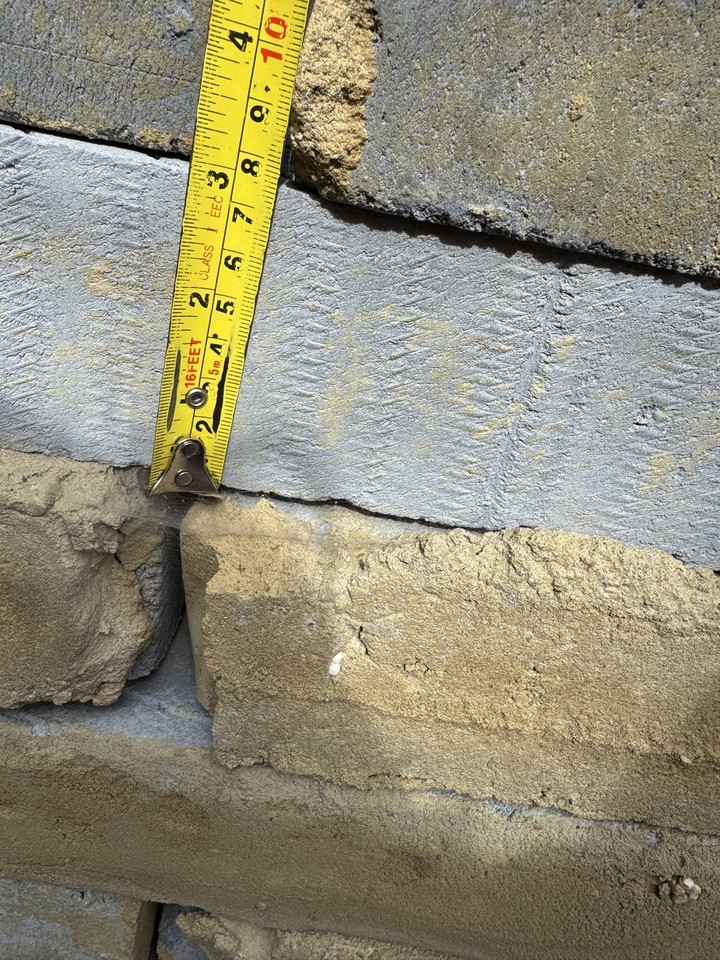 250 Breeze Blocks 410mm x 210mm x 78mm Some New, Some Used, only 25p a ...