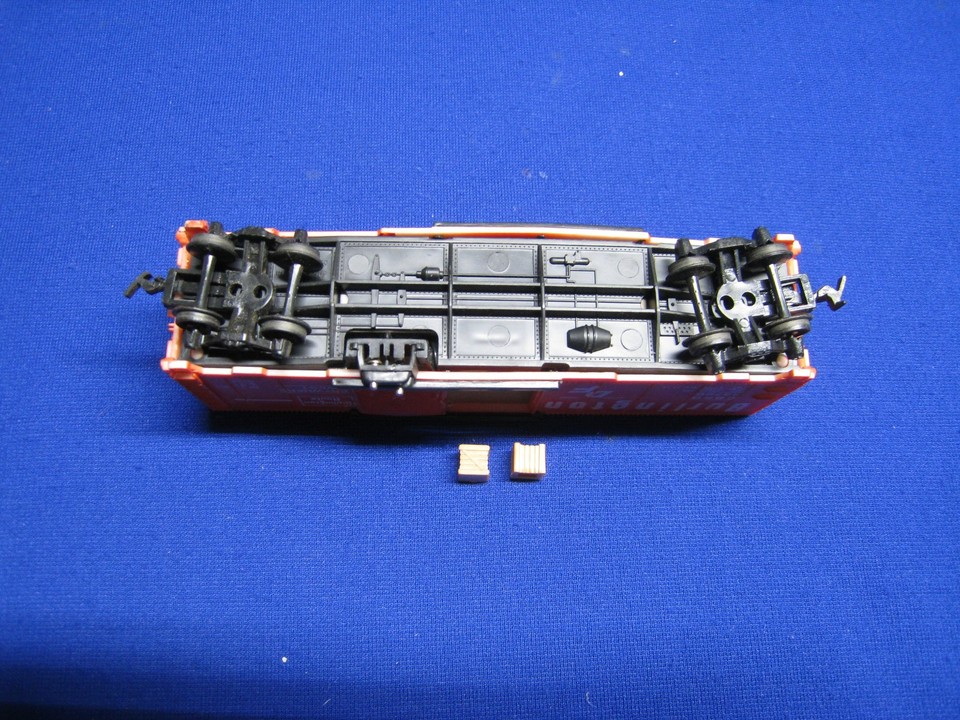 HO Scale Tyco Burlington Operating Box Car - Freight Train | eBay