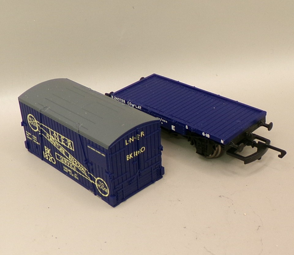 Hornby R6573 LNER Conflat & Container BR1820 Flat Wagon boxed OO (gy ...