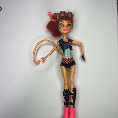 Monster High TORALEI STRIPE Werecat GHOUL SPORTS Soccer BEAUTIFUL! | eBay