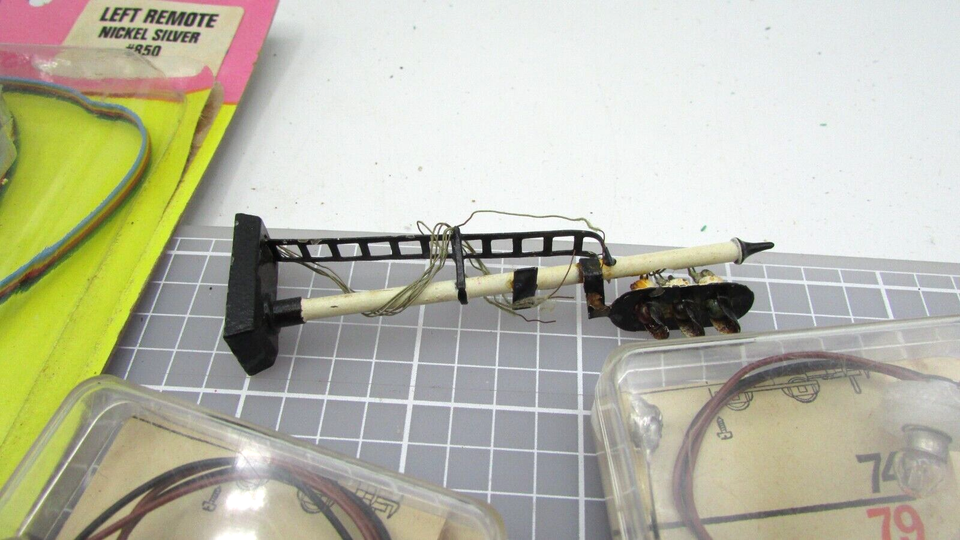 ATLAS HO SCALE WIRES SWITCHES SIGNALS & VARIOUS LOT OF MODEL TRAIN ...