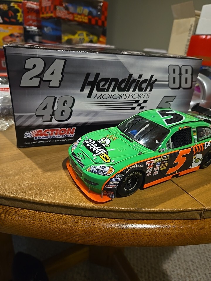 1/24 2010 Mark Martin(Go Daddy)Nascar Diecast Car | eBay