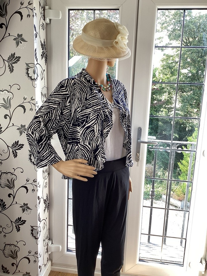 Julipa Size 18(best Fit 16/slim 18) animal print Bolero Style Jacket ...