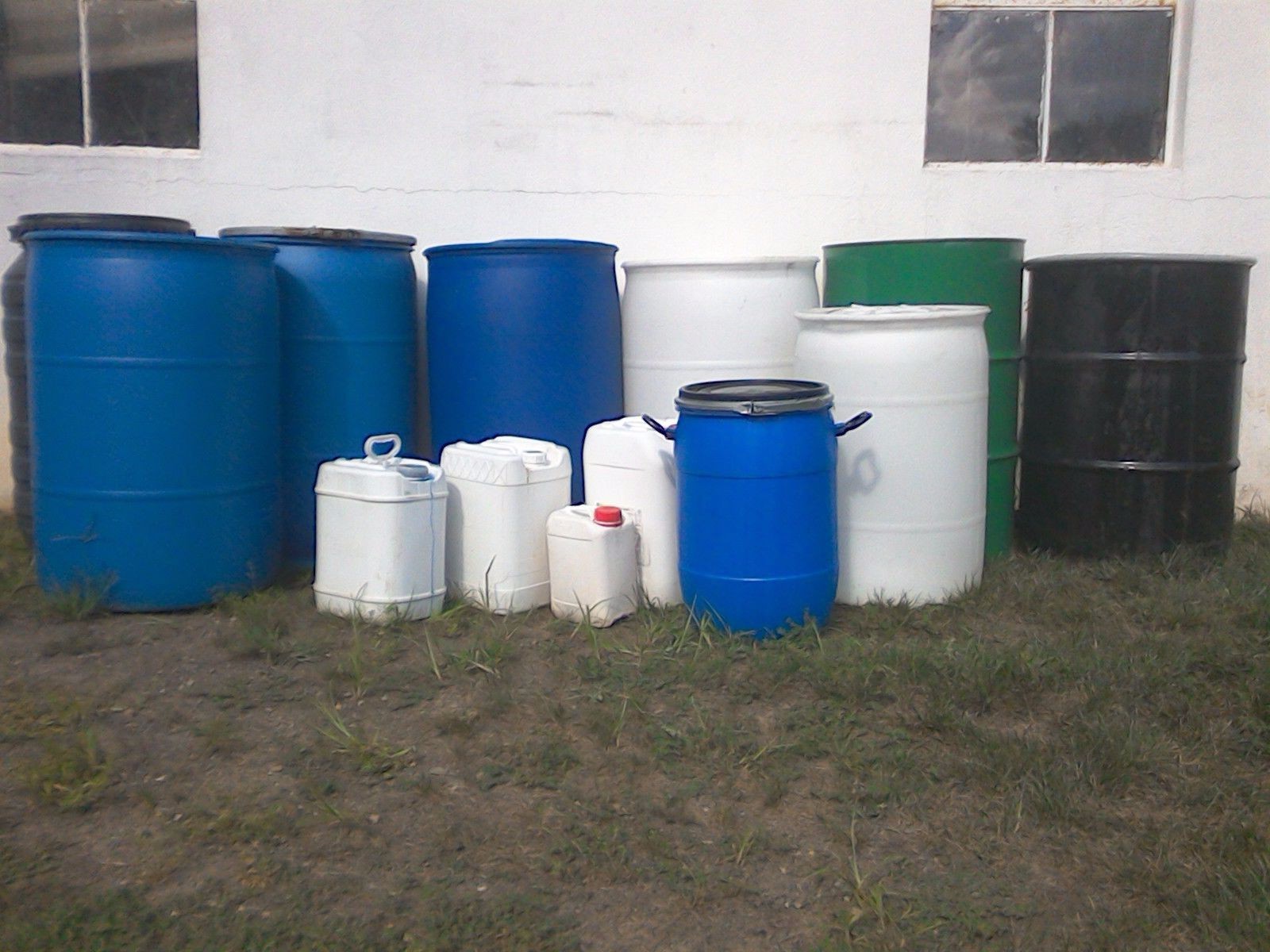 NO SHIPPING 1 white 35 Gallon plastic non food grade barrels / drum ...