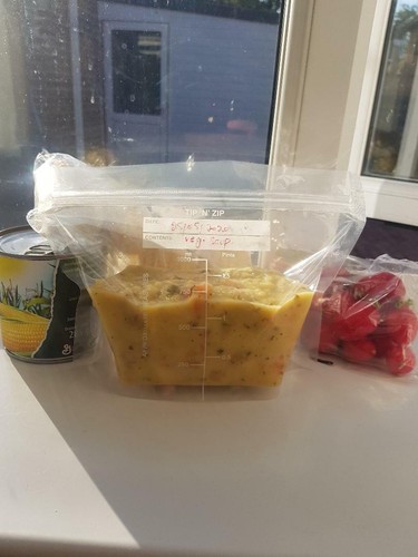 LIQUID FOOD FREEZER STORAGE BAGS REUSABLE, RESEALABLE SELF STANDING ...