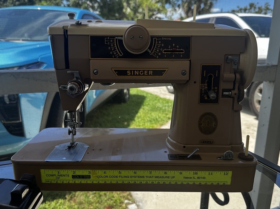 VINTAGE SINGER 401A SLANT NEEDLE SEWING MACHINE W/ CASE WORKHORSE Very ...