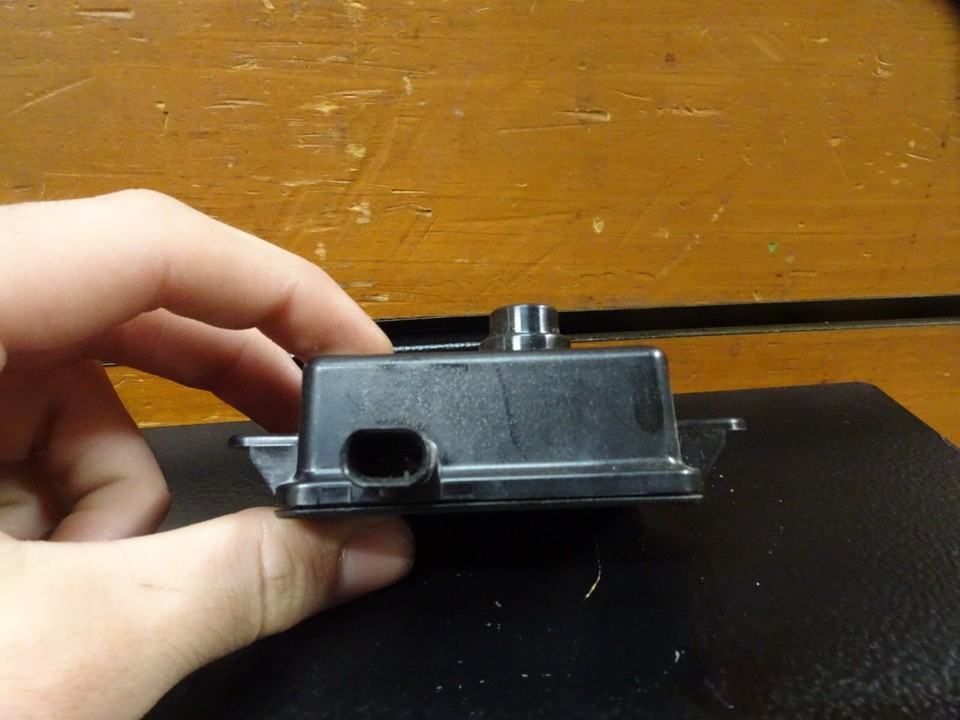 GENUINE GM REAR CLOSURE HANDS FREE LAMP 853094527 OEM | eBay