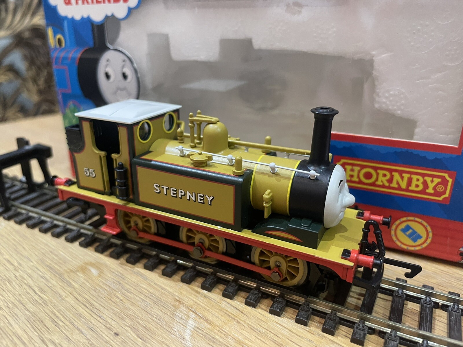 Hornby R9069 Thomas and Friends Stepney, Electric Locomotive 00 Gauge ...