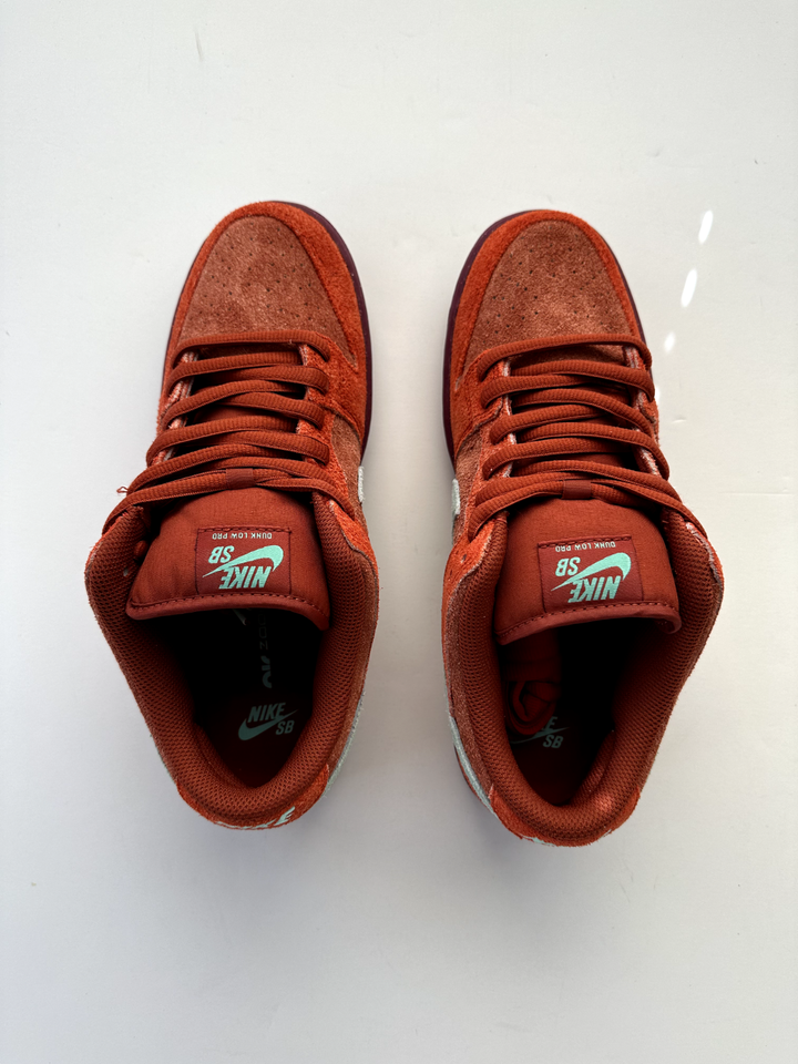 NIKE SB MYSTIC RED/EMERALD RISE DUNK LOW (SIZE 9) (DV5429-601) WIZARD ...