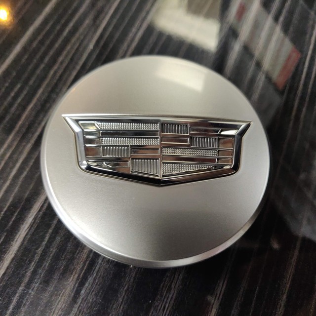 2015 - 2018 Cadillac Escalade Painted Silver OEM Center Cap 23432319 ...