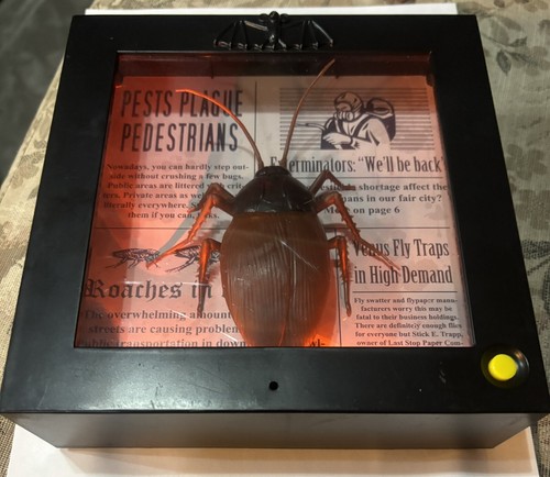 HALLOWEEN ANIMATED ROACH COCKROACH IN FRAME LIGHT-UP SOUND | eBay