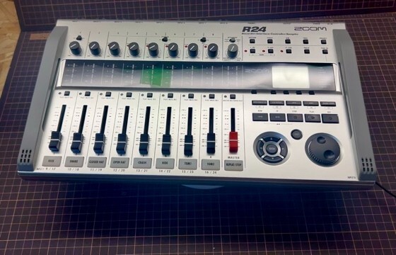 Zoom R24 Multi-Track Recorder - 24-Track, Integrated Drum Machine, Free ...