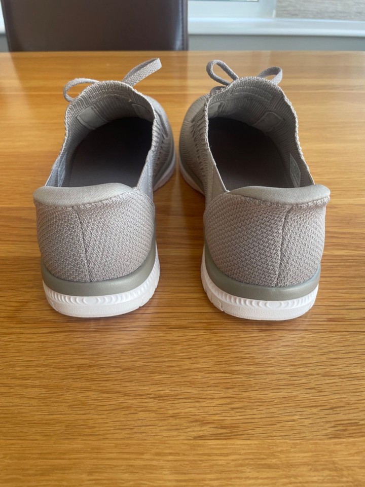 Sketchers - Ladies Trainer Shoes - Hands Free Slip-ons - UK 7 - New ...