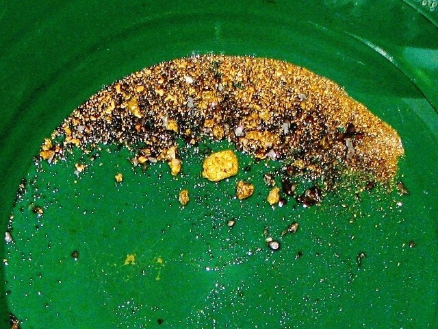 California Gold Paydirt 1 lb. Gold Bonanza Pay Dirt Bag Panning ...