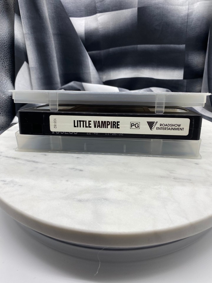 The Little Vampire VHS VIDEO TAPE 2000 Jonathan Lipnicki Family Fantasy ...