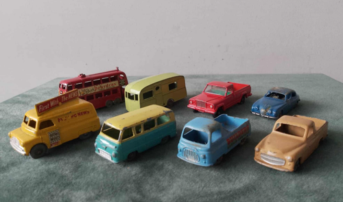ORIGINAL VINTAGE DIECAST TOY JOB LOT LESNEY MATCHBOX MOKO CARS VANS etc ...