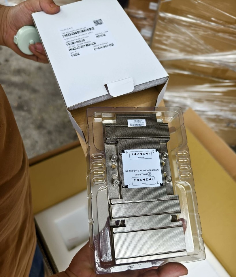 Customizable GIGABYTE OCP Server T181-G20 4x 2.5" + 4 x Tesla P100 16GB ...